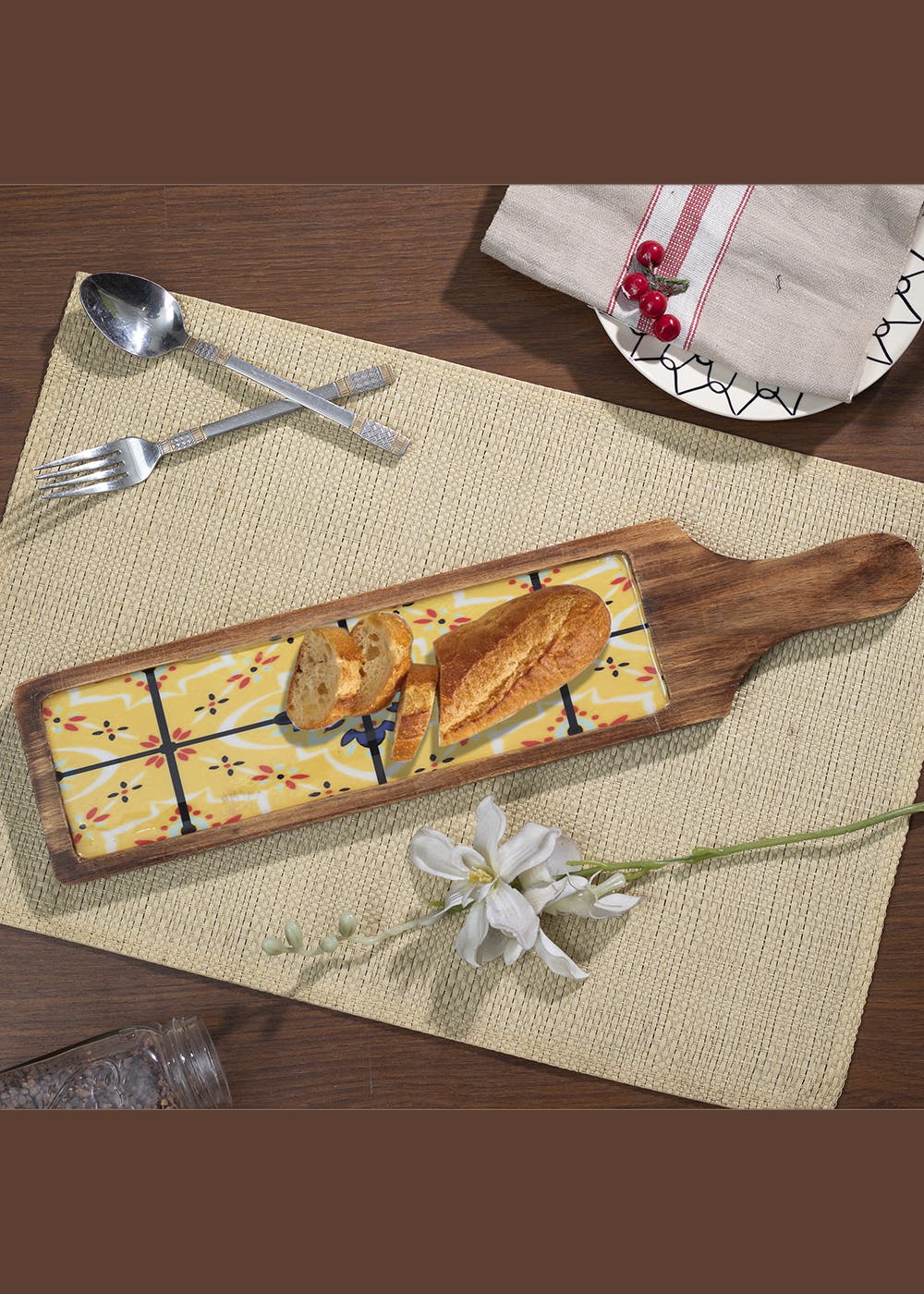 Get Mosaic Print Bat Shaped Platter at ₹ 749 | LBB Shop