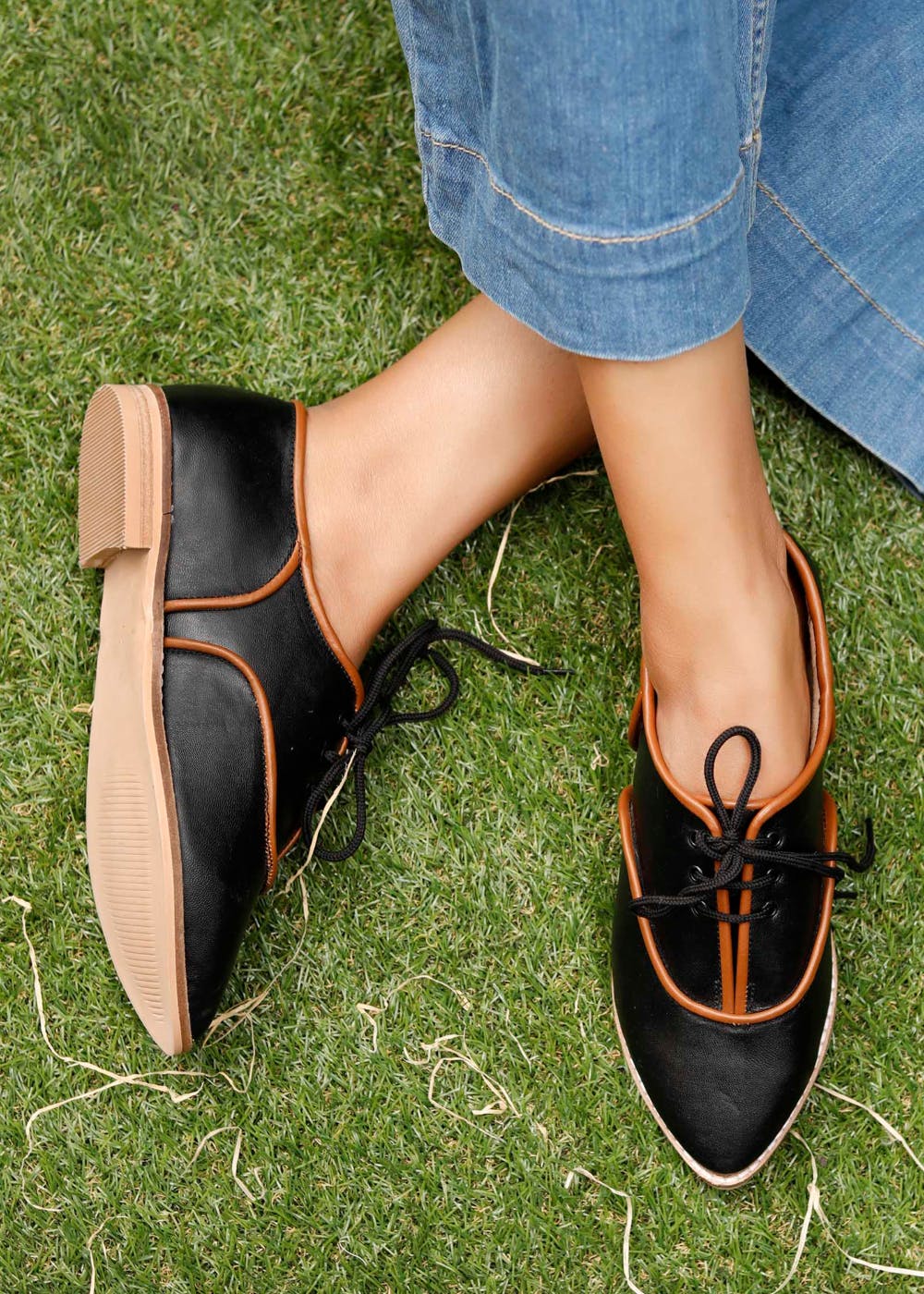 Get Contrast Trim Detail Black Pointed Toe Oxfords at ₹ 1699 | LBB Shop