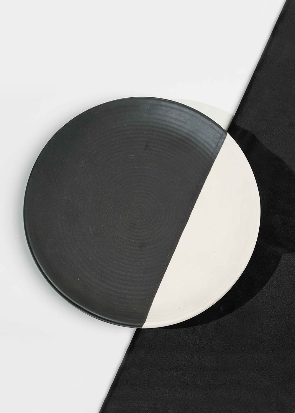 Get Ceramic Monochrome Dinner Plate at ₹ 1299 | LBB Shop