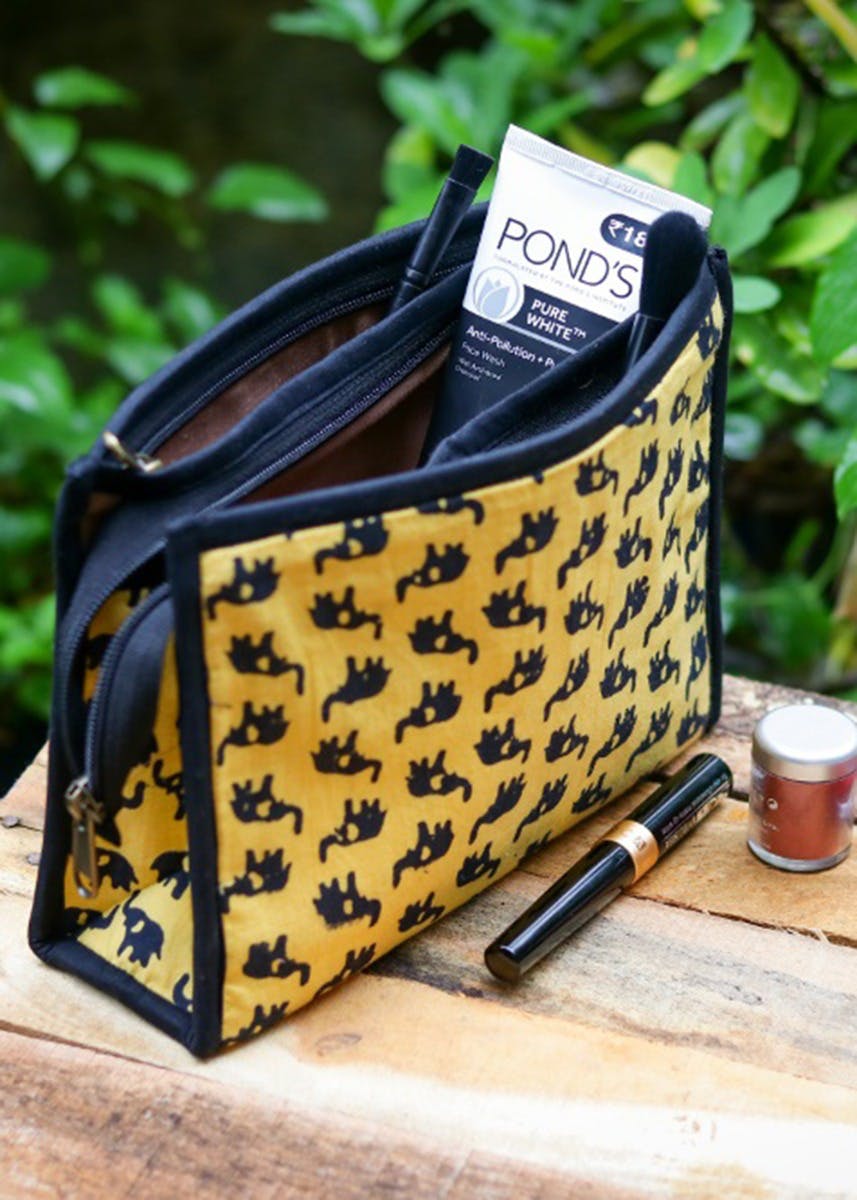 Get Handblock Ellie Print Multi Compartment Pouch at ₹ 710 | LBB Shop
