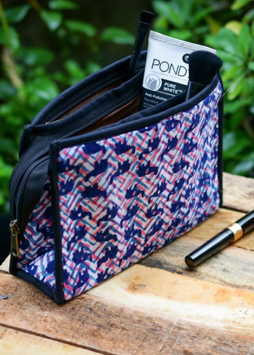 Get Handblock Zig Zag Ellie Print Multi Compartment Pouch at ₹ 775 ...