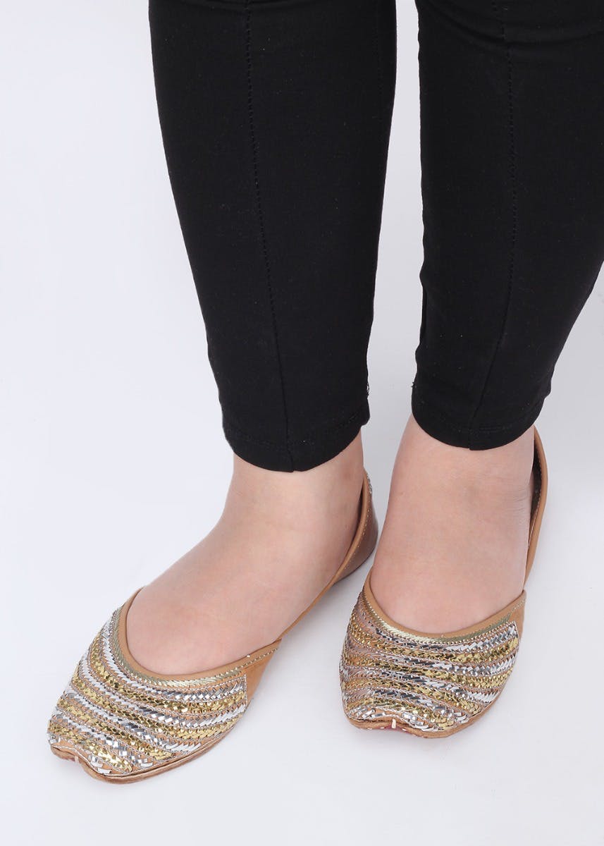 Get Two-Tone Patch Juttis at ₹ 1899 | LBB Shop