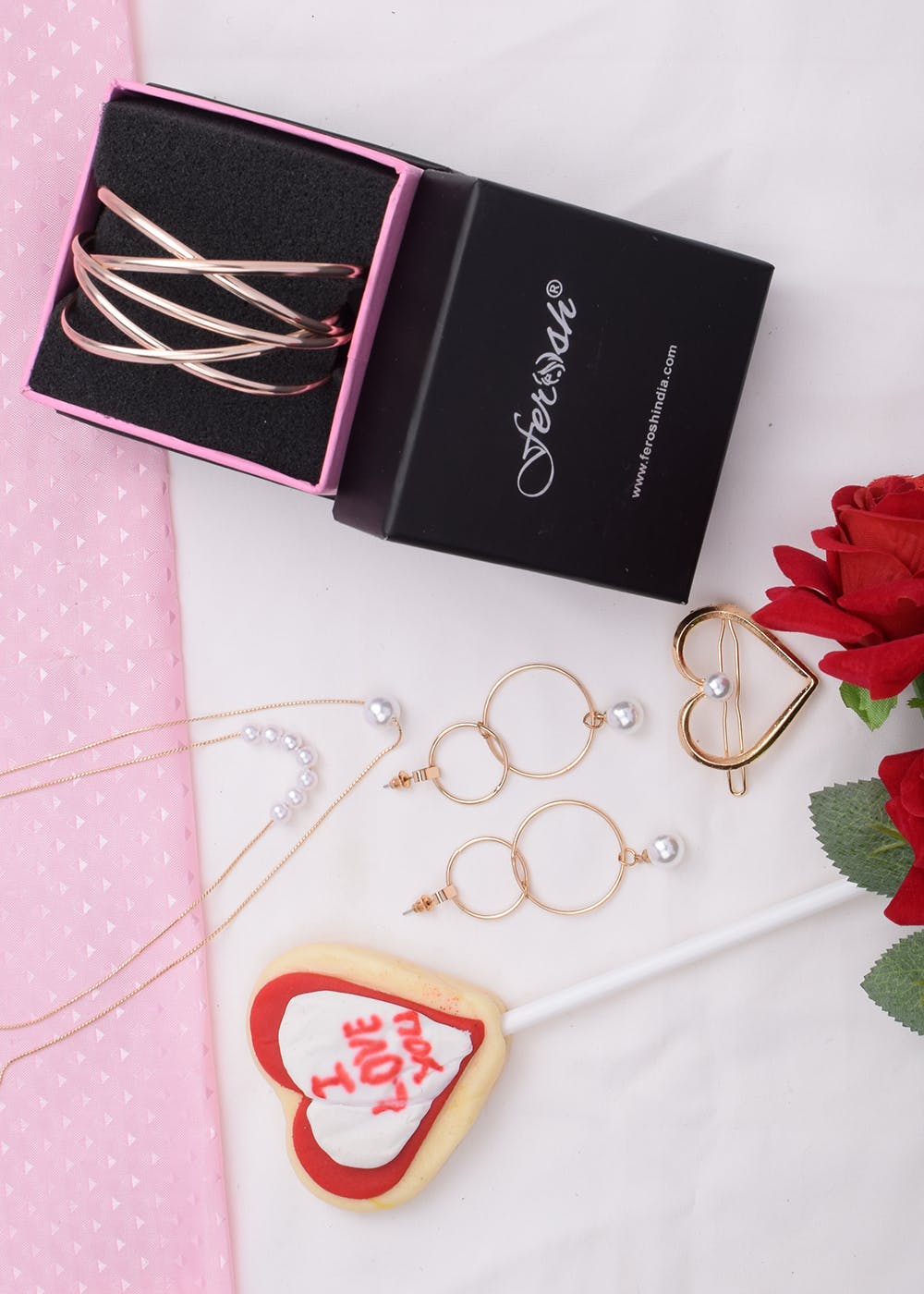 Get The Classic Pearls Valentine Gift Box at ₹ 1599 | LBB Shop