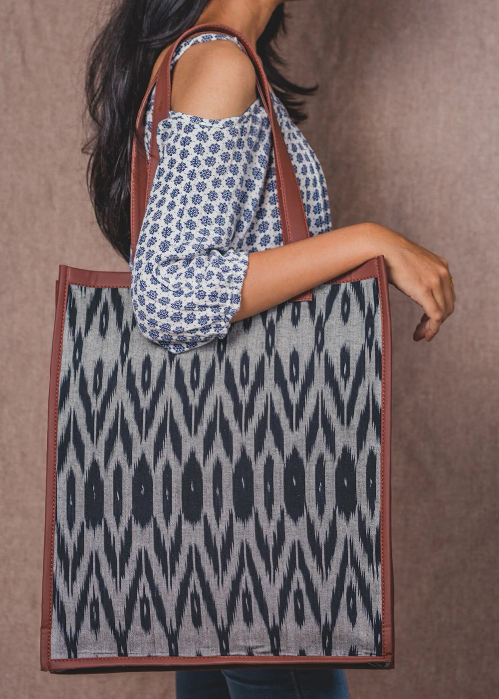 Get Contrast Handles Detail Animal Ikat Pattern Jute Tote at ₹ 999 ...