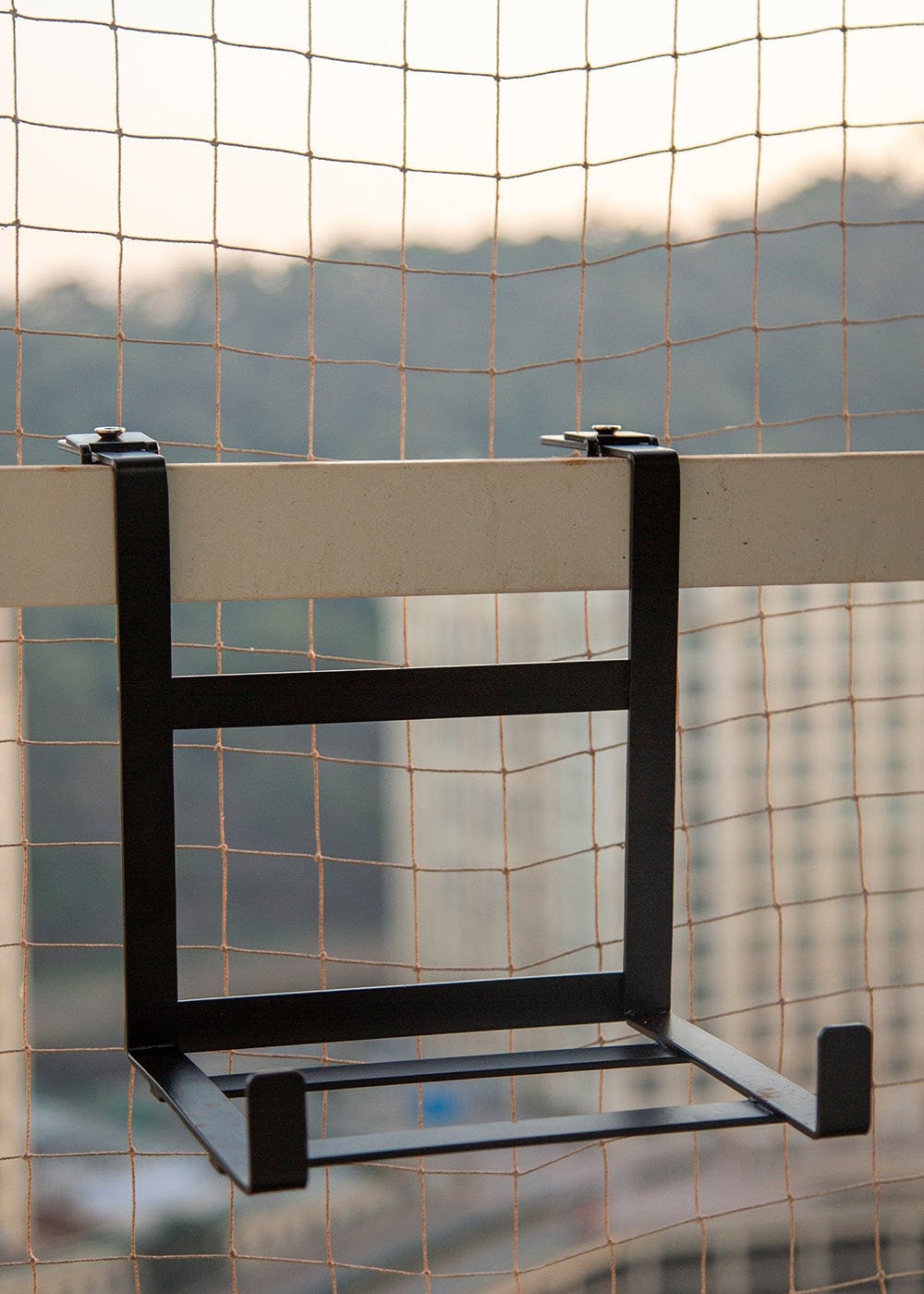 Get Kavale Adjustable Planter Box Holder at ₹ 1120 | LBB Shop