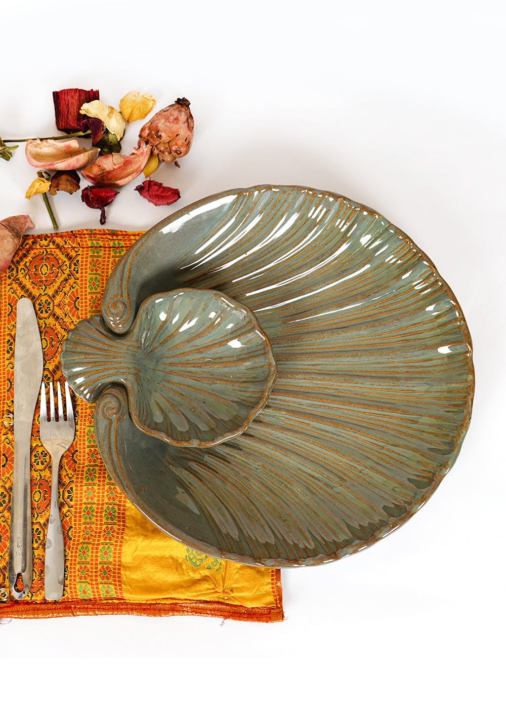 Get Grey Shell Chip & Dip Platter at ₹ 1499 | LBB Shop