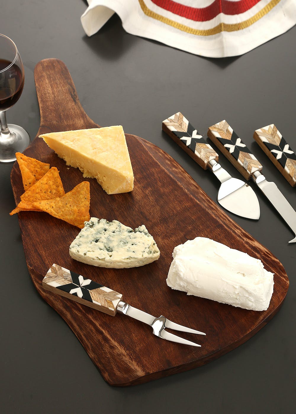 Get Rustic Design Chopping Board at ₹ 1360 | LBB Shop