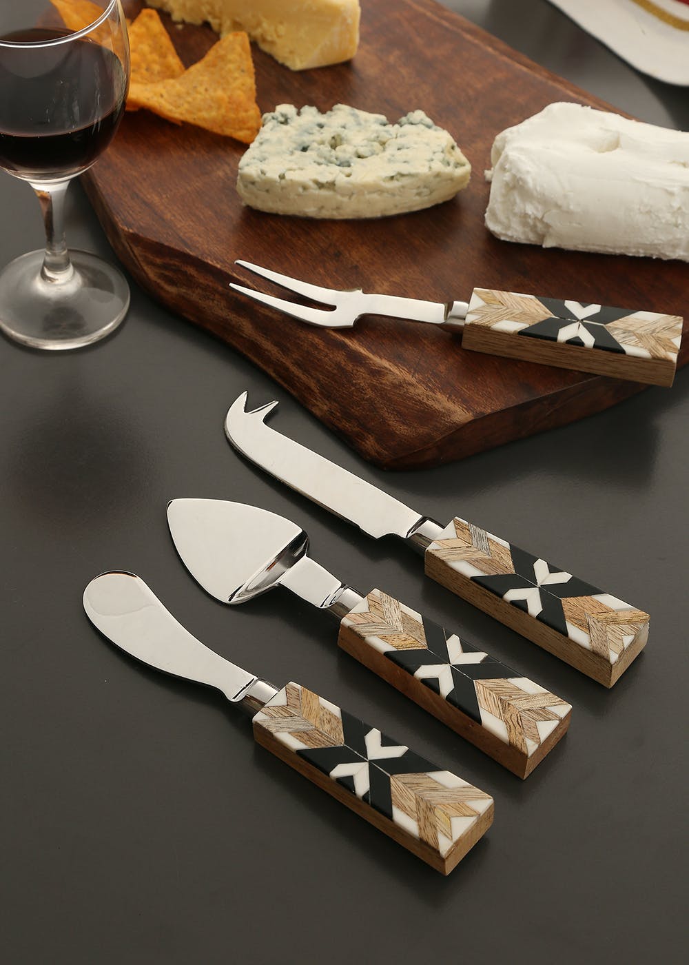 Get Cheese Set With Geometric Design Set at ₹ 1360 | LBB Shop