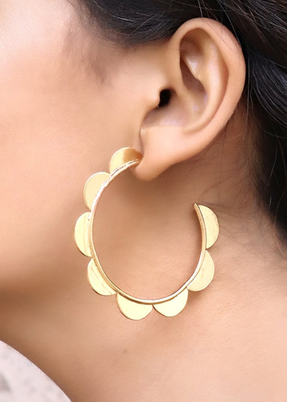 Get Classic Scallop Gold Hoops at ₹ 1100 | LBB Shop