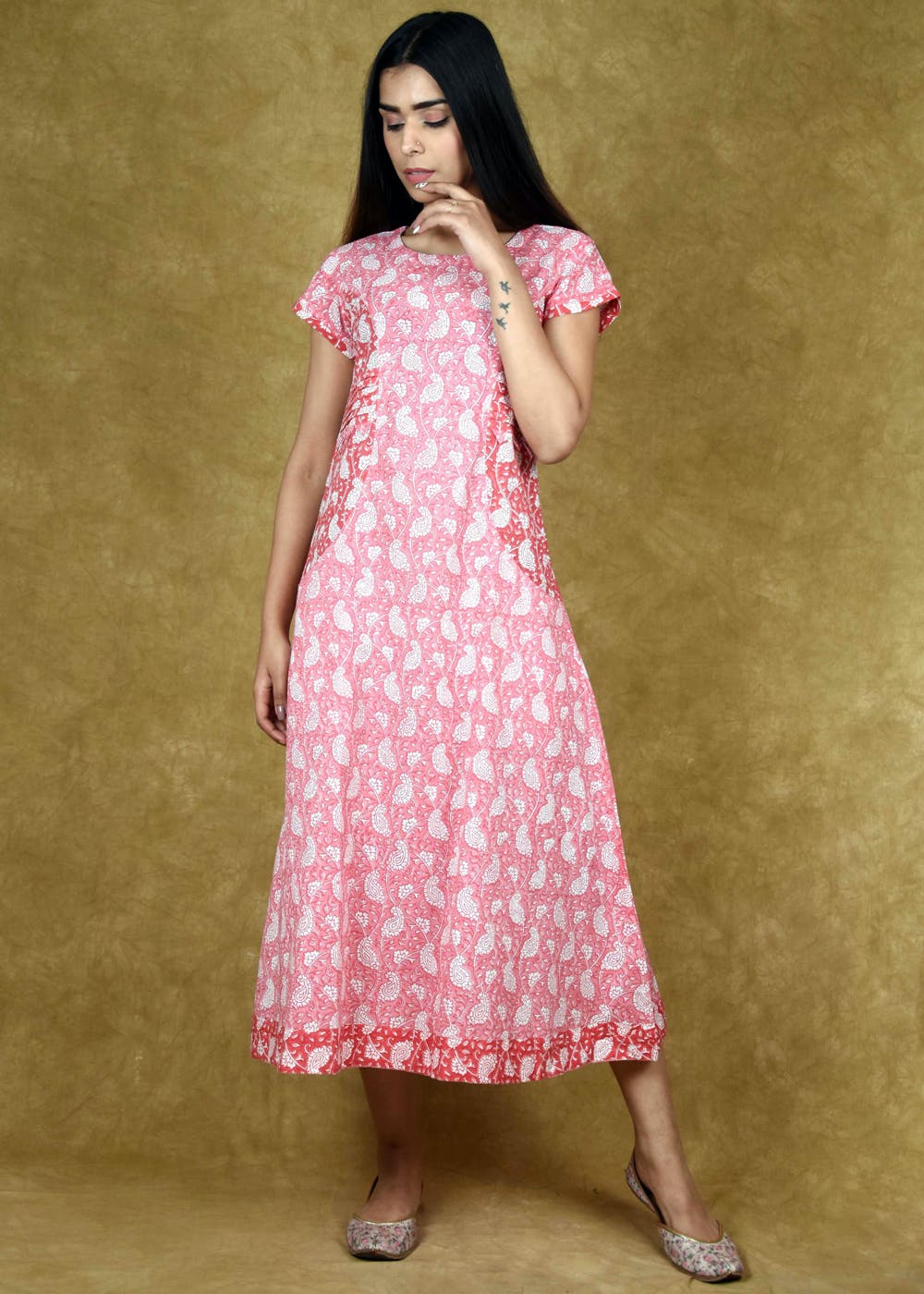 Get Side Pleat Detail Paisley Printed Two-Tone Dress at ₹ 1800 | LBB Shop