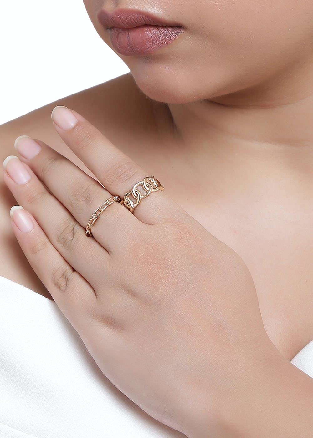 Get Set of 2 Elegant Chain Interlocked Adjustable Rings at ₹ 1560 | LBB ...