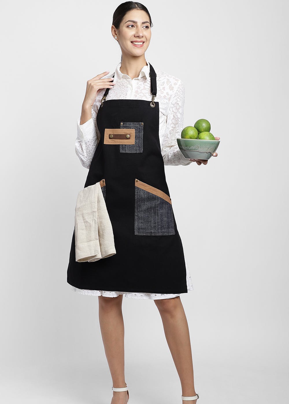 Get Black Multipurpose Cotton Apron with beige linen napkin at ₹ 2124 ...