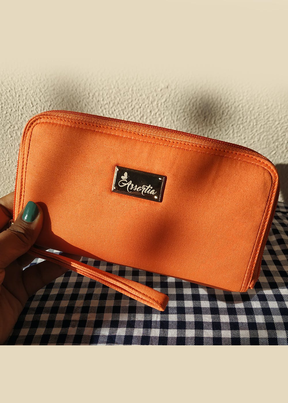 Get Fruity Orange True Colours Handcrafted Wrist Wallet at ₹ 880 | LBB Shop