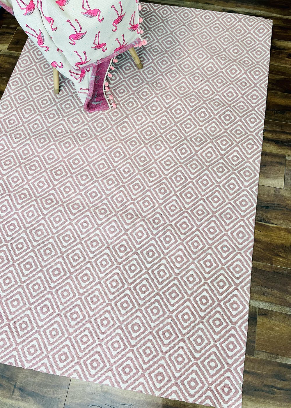 Get Pink And White Ikat Design Rug at ₹ 1649 | LBB Shop