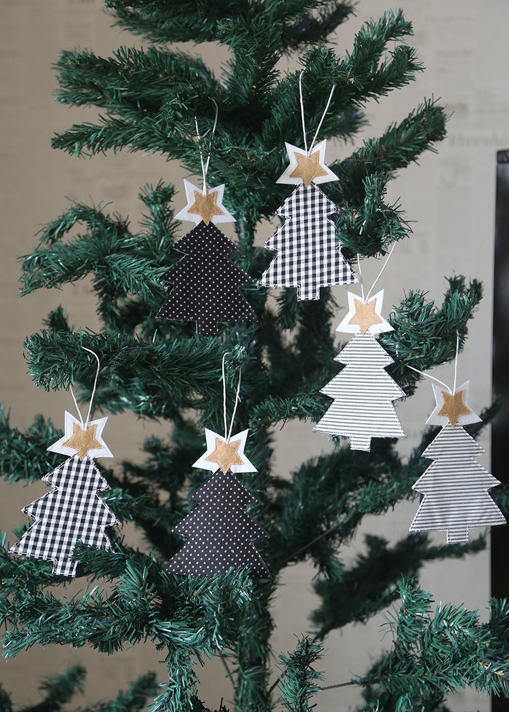 Get Set Of 6 Black Tree Christmas Tree Hangings at ₹ 399 | LBB Shop