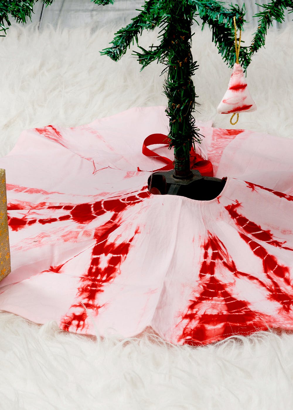 Get Handmade Christmas Tree Skirt - (30 inch) at ₹ 730 | LBB Shop