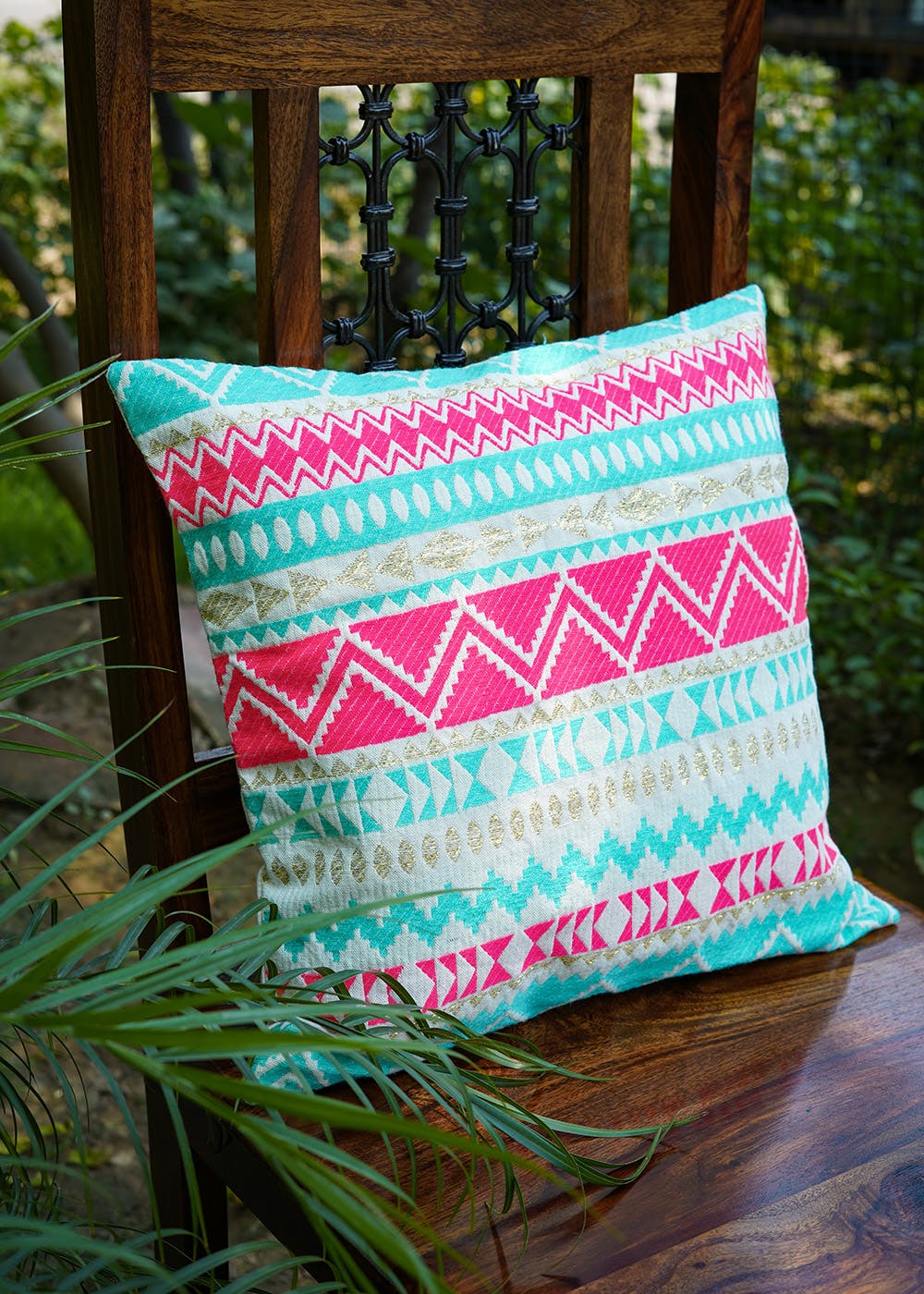 Get Pink & Blue Chevron Jacquard Pattern Square Cushion Cover at ₹ 899 ...