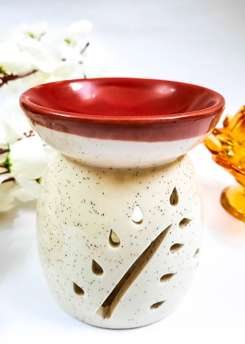 Get White and Red Candle Aroma Diffuser at ₹ 499 | LBB Shop