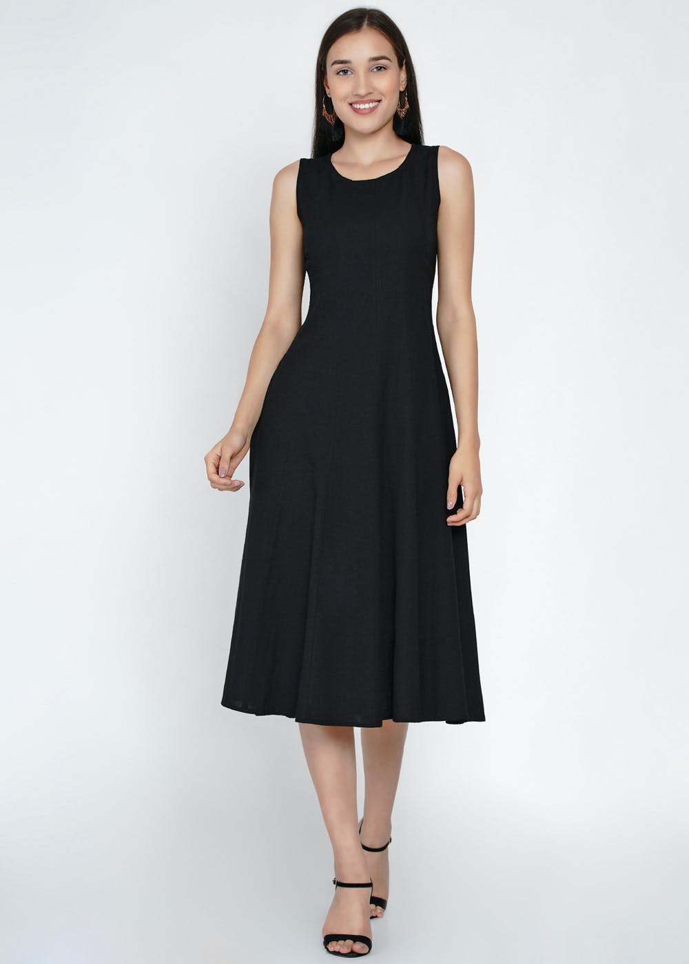 Get Classic Pleated Black Sleeveless Midi Dress at ₹ 1499 | LBB Shop