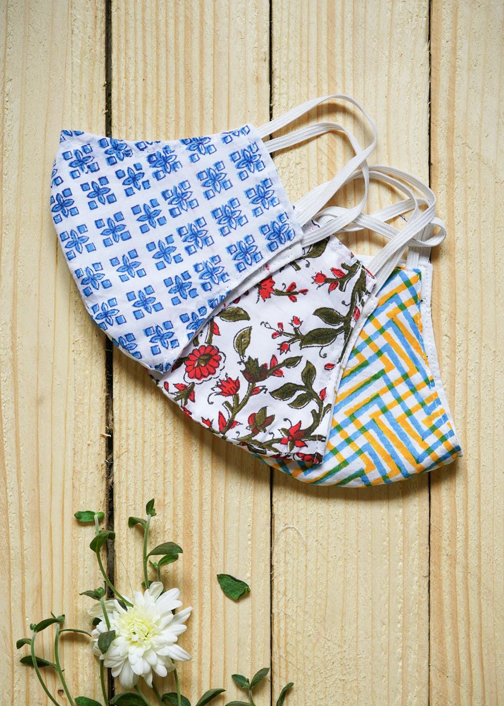 Get Set of 3 Floral, Geometric Floral & Geometric Lines Printed Masks ...
