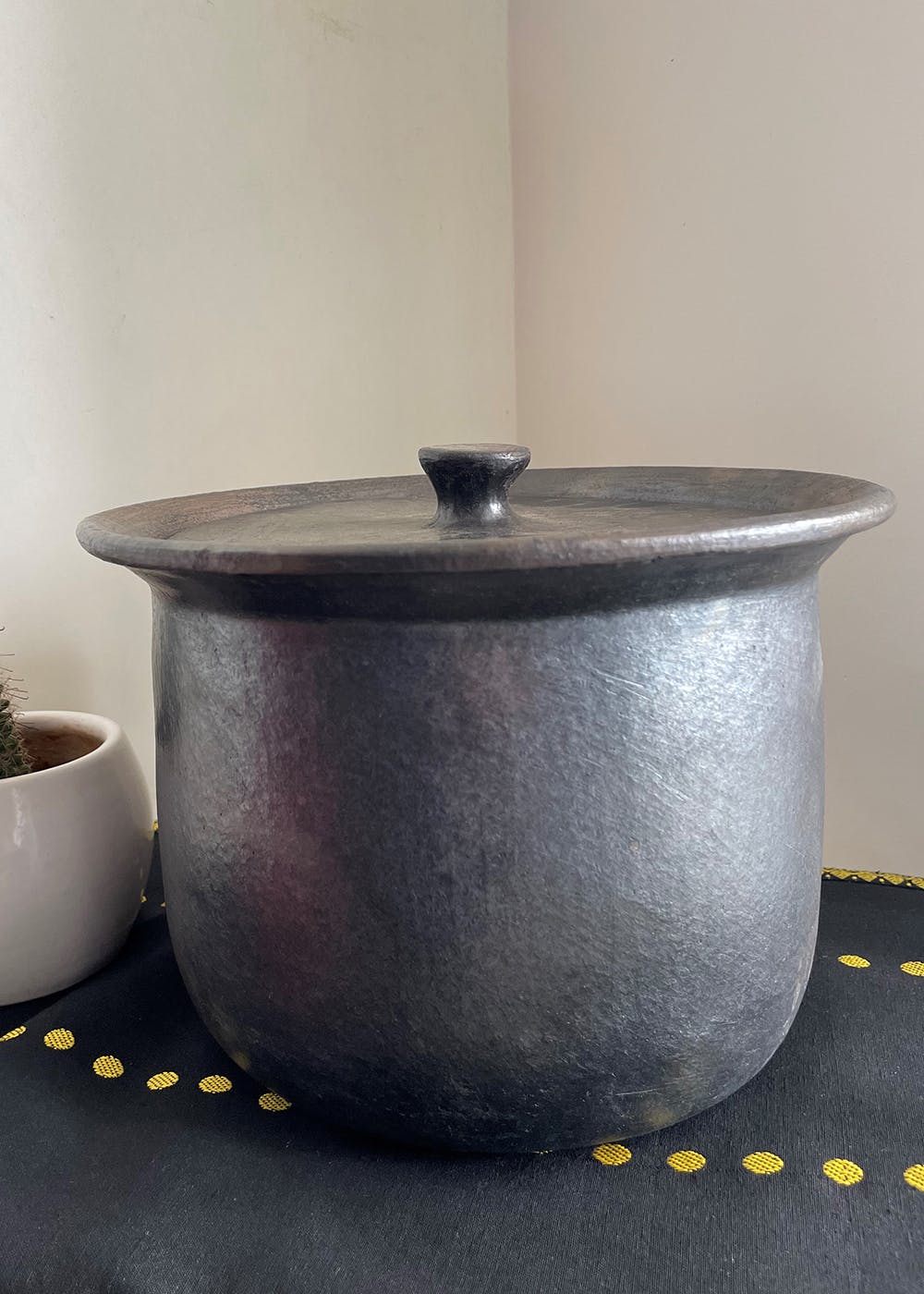 Get Longpi Black Pottery Rice Pot - Large at ₹ 2899 | LBB Shop