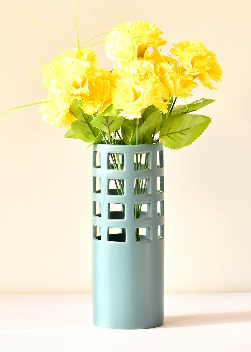 Get Solid Lattice Design Vase at ₹ 1050 | LBB Shop