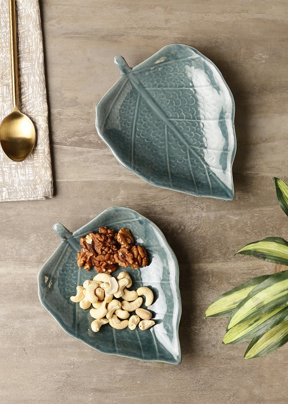 Get Leaf Shaped Serving Platter- Set Of 2 at ₹ 799 | LBB Shop