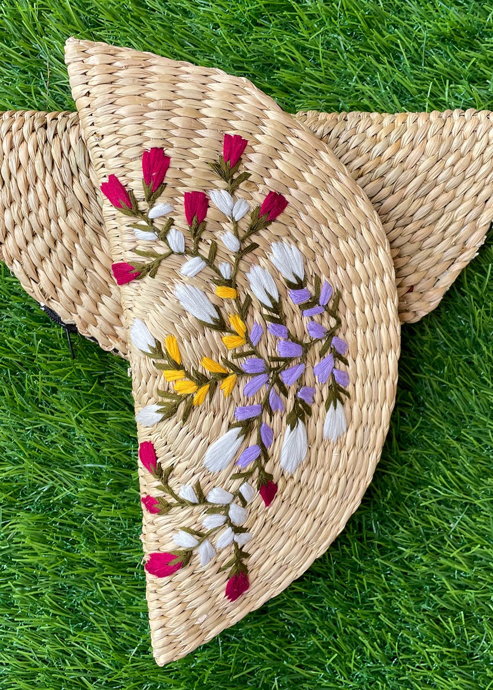 Get Handcrafted Floral Embroidered Kouna Grass Clutch at ₹ 950 | LBB Shop
