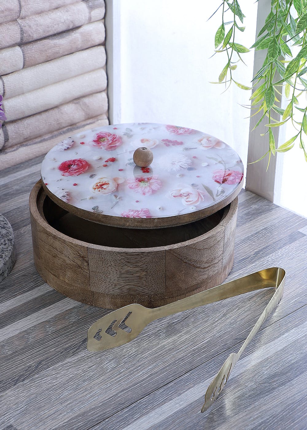 Get Flower Printed Mango Wood And Steel Roti Box With Tong at ₹ 1442 ...