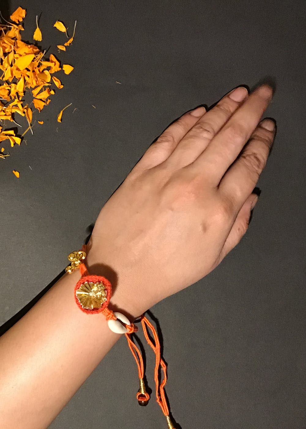 Get Basic Minimalistic Set Of 2 Threaded Rakhi at ₹ 475 | LBB Shop