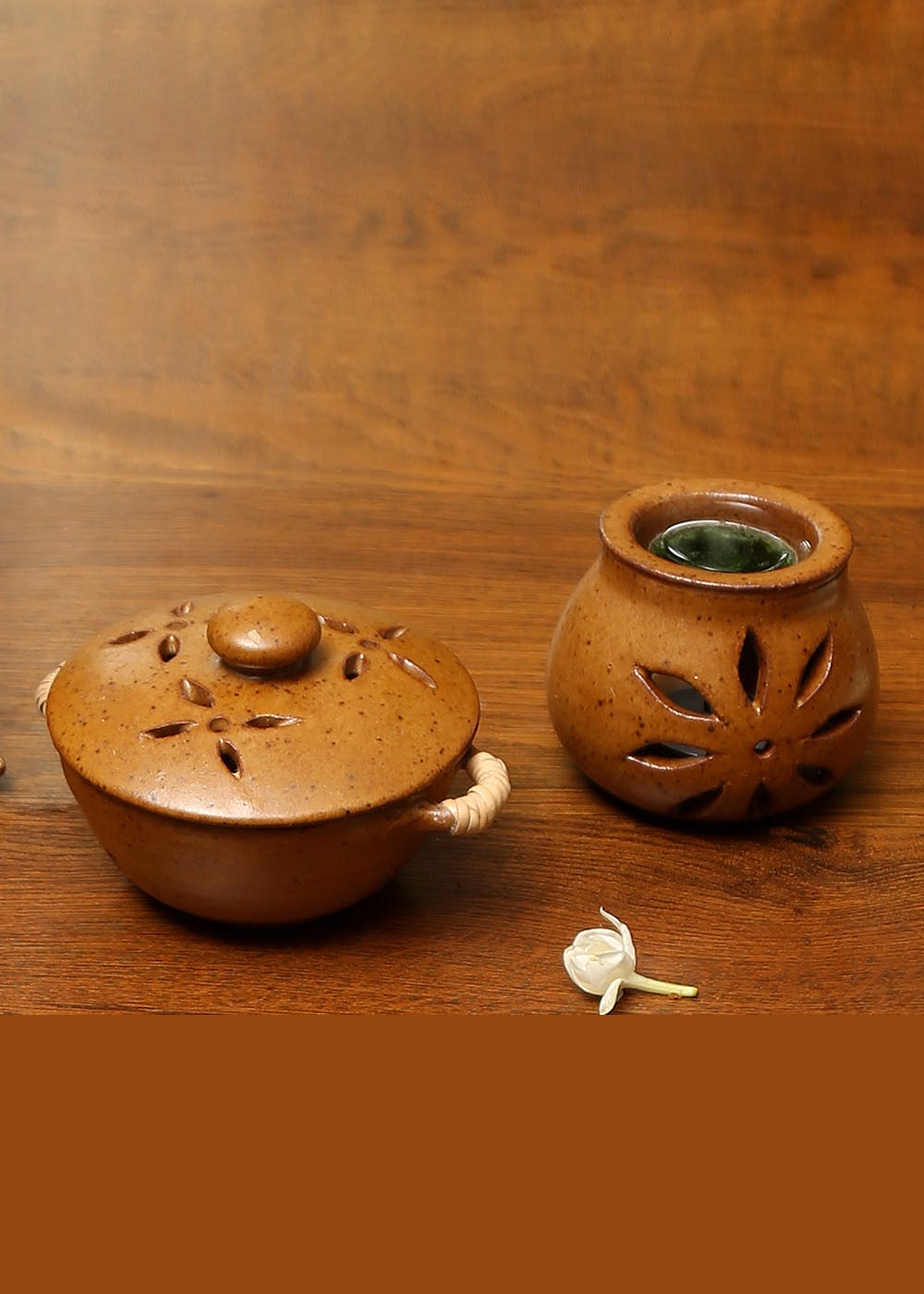 Get Studio Pottery Divinity Gift Set With Yellow Diffuser,Fumer ...