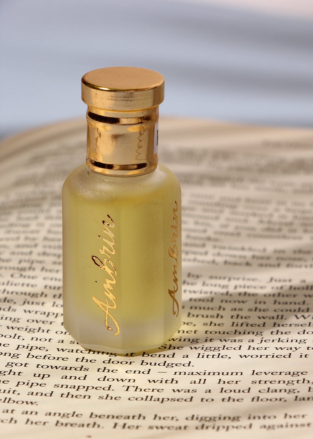 Get SIGNATURE Perfume Roll On at ₹ 800 | LBB Shop