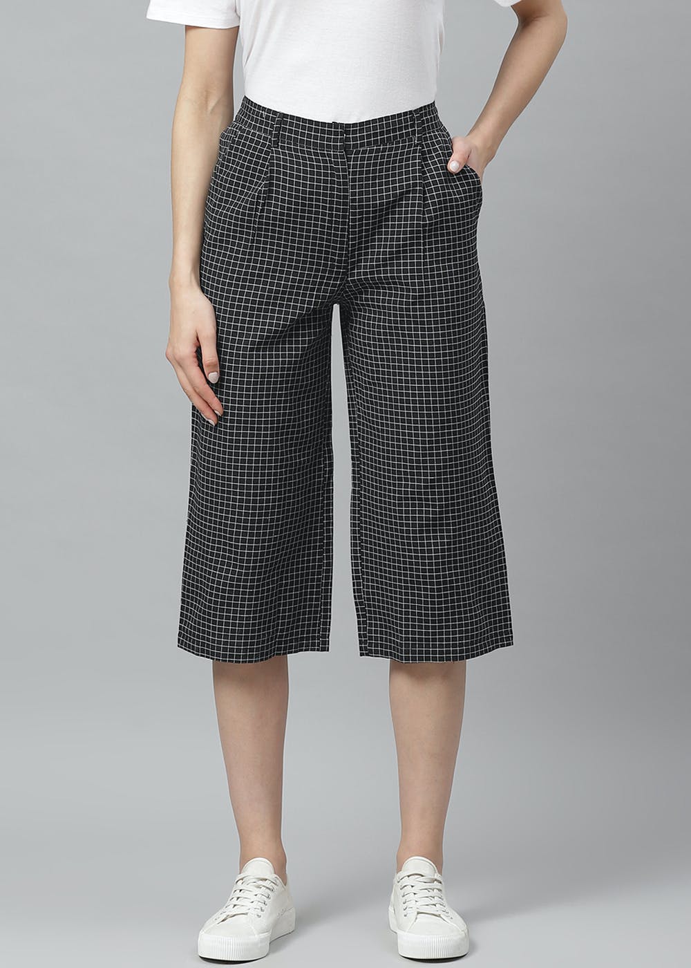 Get Monochrome Checkered Basic Cotton Capris at ₹ 627 | LBB Shop