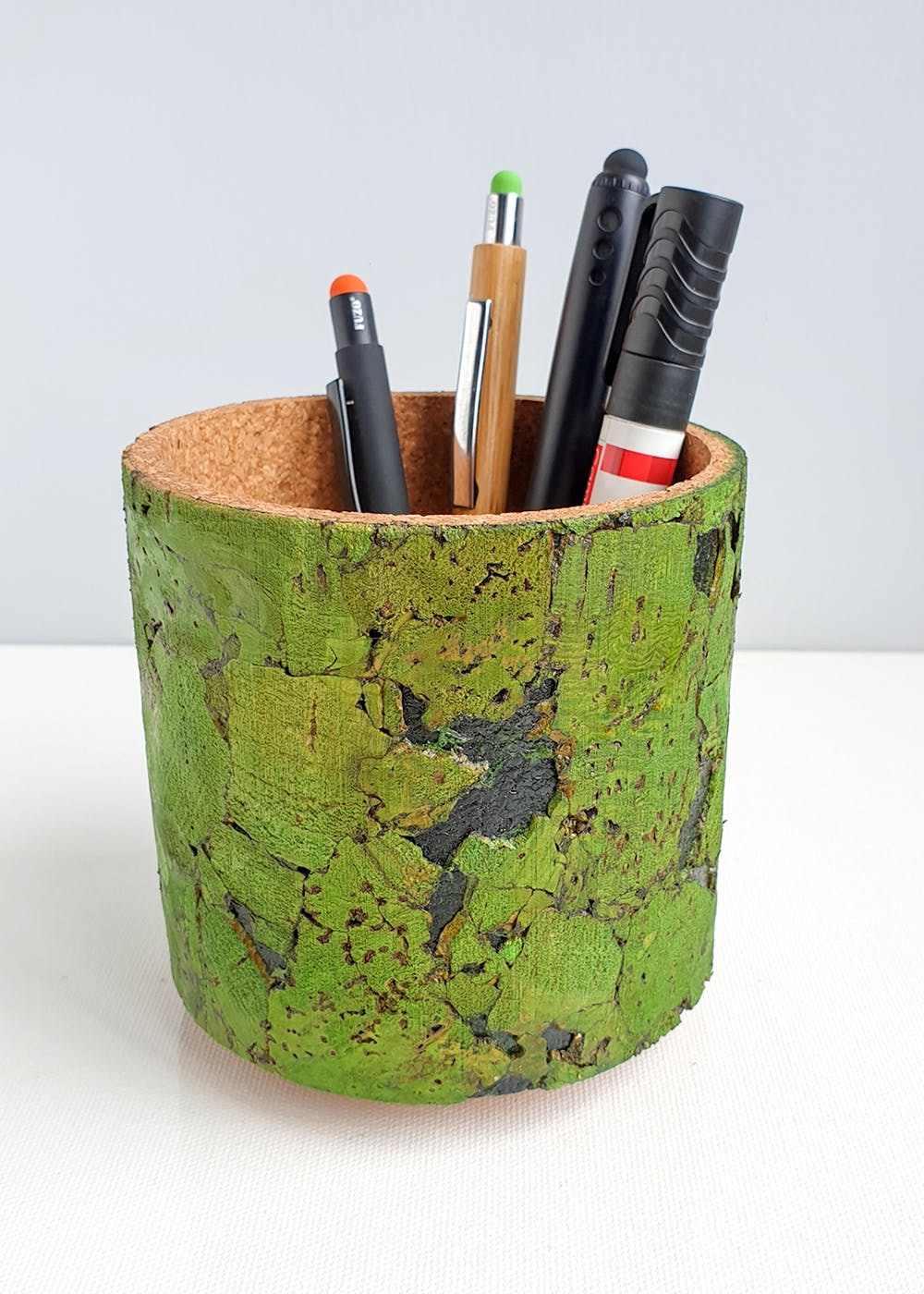 Get Cork Green & Black Round Pen Stand at ₹ 329 | LBB Shop