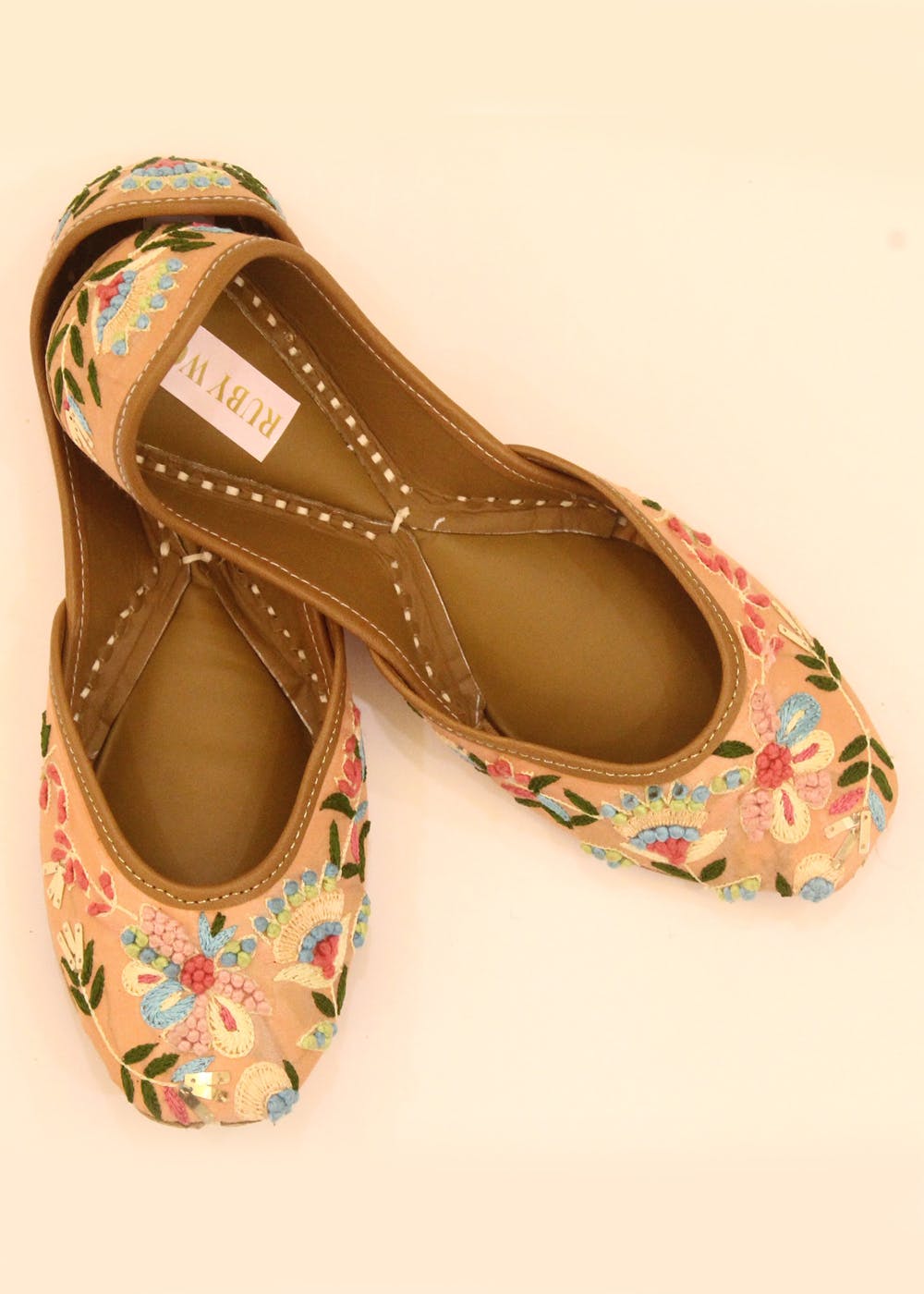 Get Pastel Floral Embroidered Peach Juttis at ₹ 1500 | LBB Shop