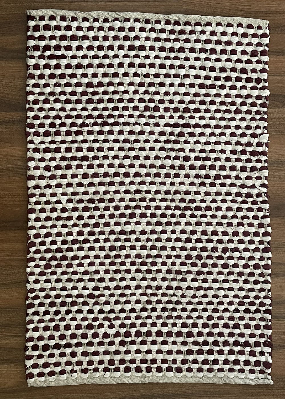 Get Burgundy And White Recyclable Chindi Rag Rug at ₹ 1360 | LBB Shop