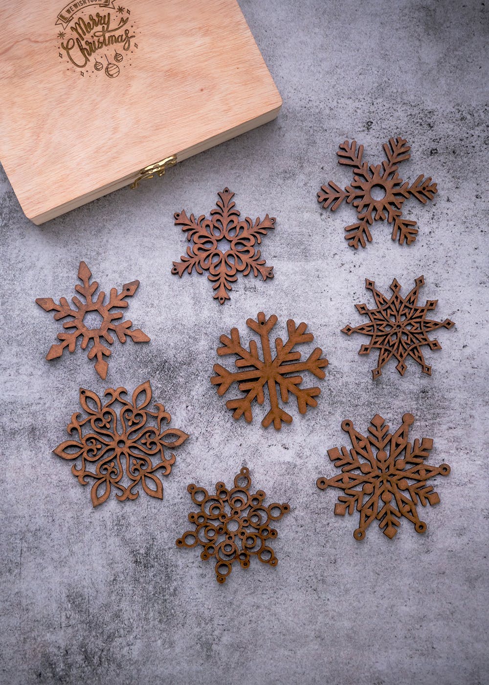 Get Assorted Snowflake Collection At ₹ 950 Lbb Shop