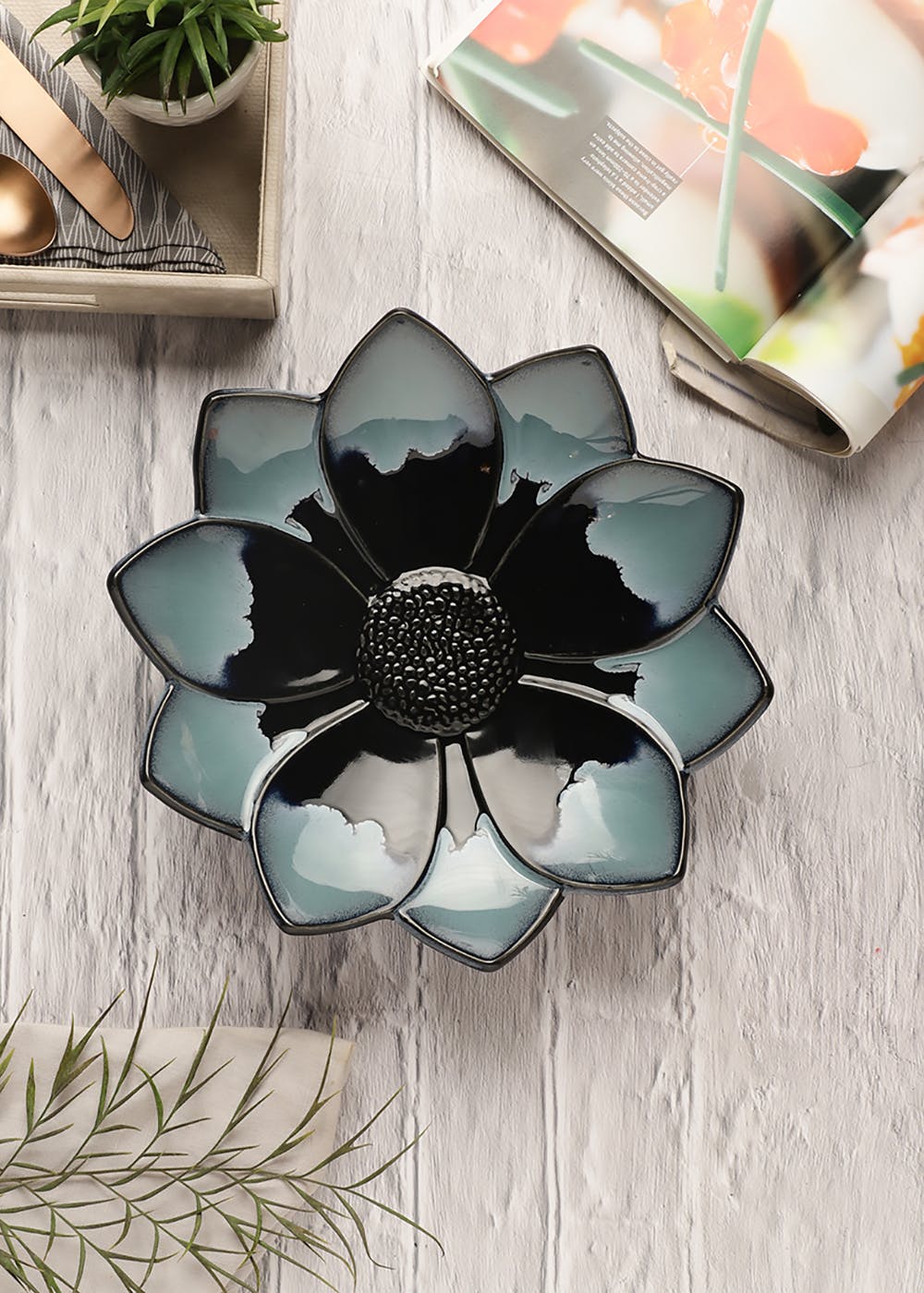 Get Leher Inky Blue Ceramic Floral Serving Platter at ₹ 1315 | LBB Shop