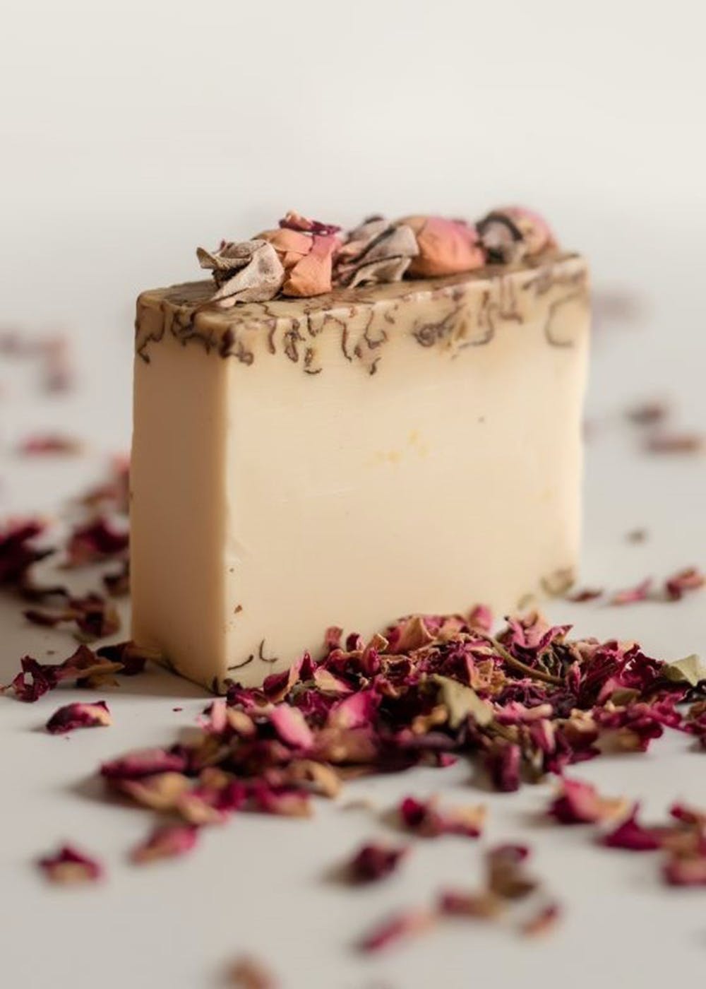 Get White Tea, Rose & Yasada Bhasma Handmade Soap at ₹ 225 | LBB Shop