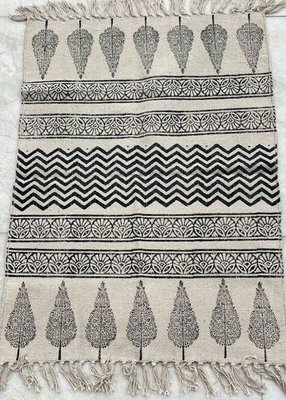 Get Zig-Zag Pattern Cotton Rug at ₹ 1050 | LBB Shop